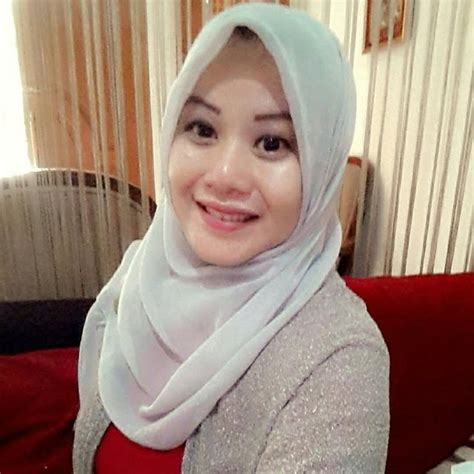 Retno Wardhani Retnowardhani • Threads Say More