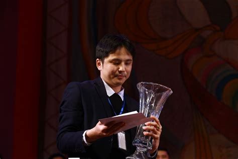 Болор цомын эзэн болсон яруу найрагч С Начингийн тэргүүн байрын шүлэг