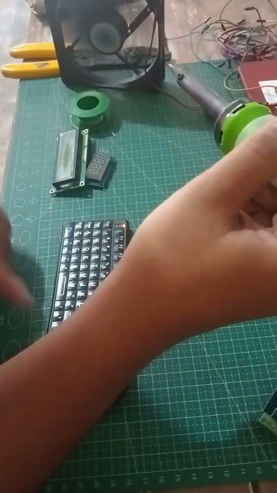 Modifikasi Pasang Pin Header Female 2 × 8 Pin Ke Lcd 16 × 2 Lcd Display Esp8266