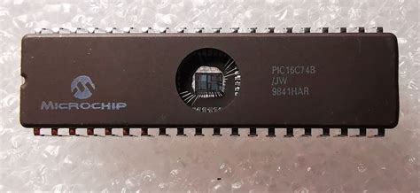 CIRCUIT INTEGRE PIC C B JW Bit CMOS Microcontroller With A D Converter Microchip