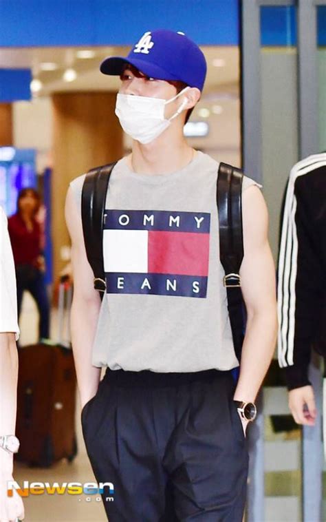 팔뚝에 환장하는 사람들을 위한 남자아이돌 민소매 모음 2탄 인스티즈 Instiz 인티포털 카테고리