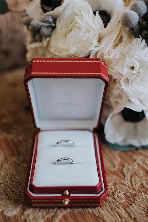 обручальное кольцо в коробочке, cartier кольцо в коробочке, обручальные ...