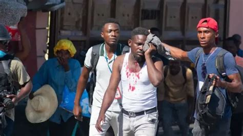 မိသားစုဓာတ်ပုံကို ပြင်ဆင်တည်းဖြတ်ခဲ့တယ်လို့ ဝေလမင်းသမီး ထုတ်ပြော မတ်လ