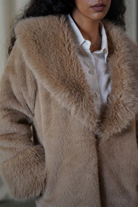 Mob Wife Fur Coat Lama Retail
