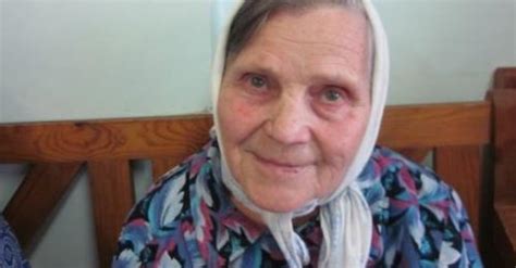 Когато синът разбрал че парите на майка му са откраднати той я изгонил от къщата Тя решила да