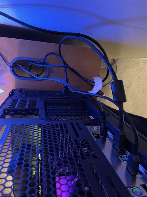 my new pc won t show up on my monitor pls help r pchelp
