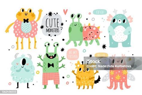재미있는 괴물 귀여운 아이 생물 환상적인 솜털 이빨과 뿔 만화 캐릭터 즐거운 얼굴과 행복한 외계인 유치한 파티 장식 벡터 사랑스러운 기괴한 짐승 세트 몬스터에 대한 스톡