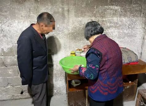 一句嘱托，让夫妻俩照顾邻家孩子41年