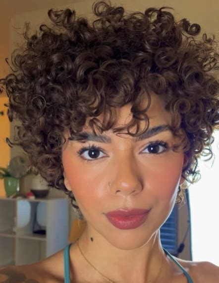 35 Cute Short Curly Asymmetrical Hairstyles For 2025