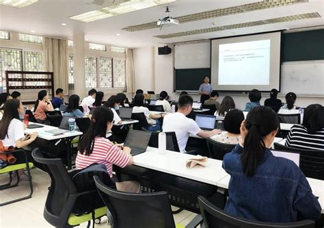 北京大学经济学院
