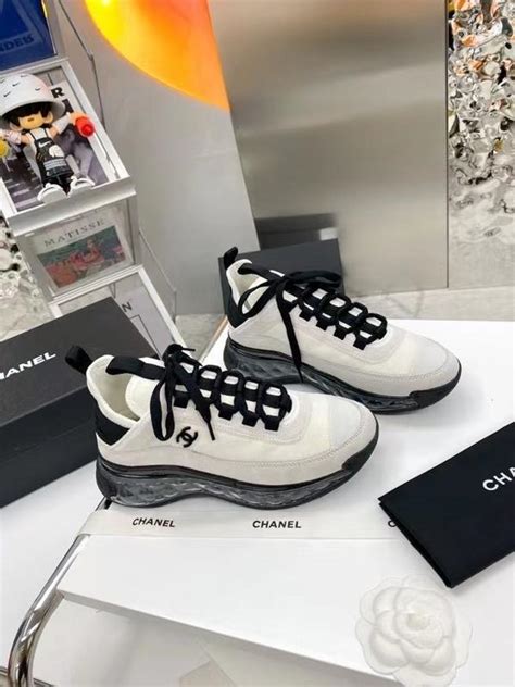 Кросівки — ціна 2800 грн у каталозі Кросівки Купити жіночі речі за доступною ціною на Шафі