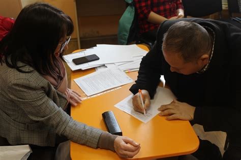 Кметът на Бяла Слатина Иво Цветков връчи договорите по проект „Бъдеще за децата“