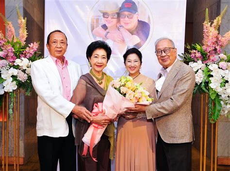 ผู้หญิง Golden Anniversary ฉลองสมรสครบรอบ 50 ปี คู่หวาน ม ร ว เบญจาภา ศักดิ์ทิพย์ ไกรฤกษ์