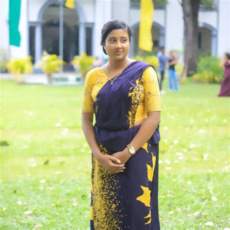 sanduni rathnayake sanduni himeshi instagram photos and videos