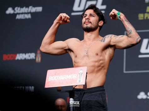 Download Alexandre Pantoja Weigh In Arm Flexing Wallpaper
