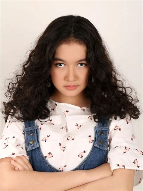 Fokus Jadi Model Reva Bosten Tetap Rilis Single Ciptaan Sendiri