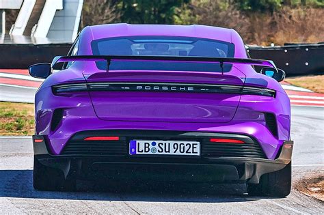 포르쉐 압도적 퍼포먼스로 무장한 ‘타이칸 터보 Gt 바이작 패키지 출시