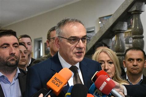 Dr Milan Miličević Др Милан Миличевић КАКО СЕ ОД МИЛИОН ДОШЛО ДО 140 МИЛИОНА И КО ЋЕ