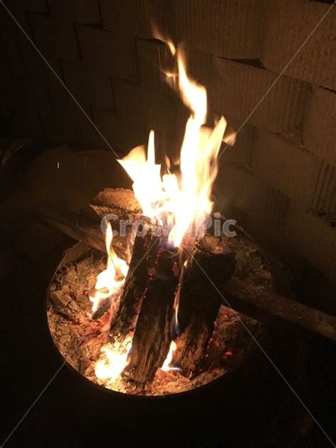 캠프화이어 캠핑 모닥불 따뜻함 불 사진이미지일러스트캘리그라피 황금풍류작가