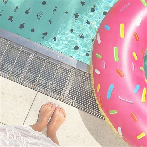 Barefoot Poolside Vibes