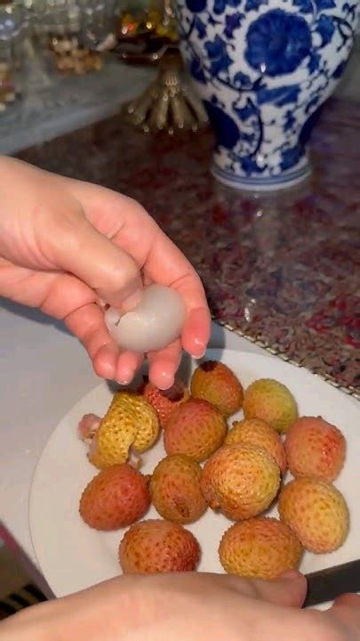 لیچی یا لایچی، میوه‌ای خوشمزه و پر از ویتامین 🌸🍃🍃 Dive Into The Exotic