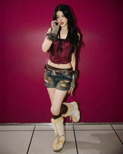 Yoonchae Jeung Kpop Outfits Pretty Celebrities Concert Outfit