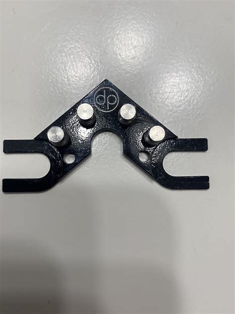 The String Butler V2 Black Reverb