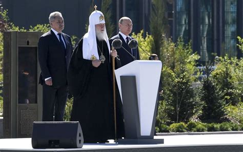 Росія використовує релігію як зброю щоб дискредитувати Україну