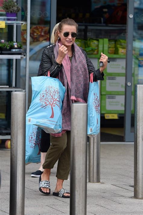 Dani Dyer Shopping At Home Bargains In Essex 04242019 Hawtcelebs
