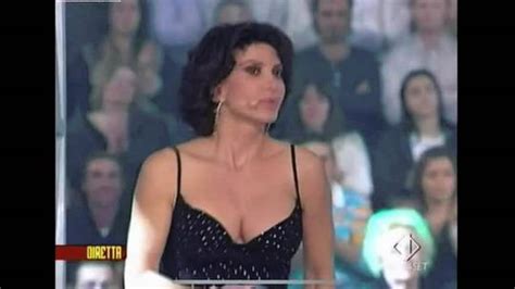 Funny Nip Slip TV Scrolller