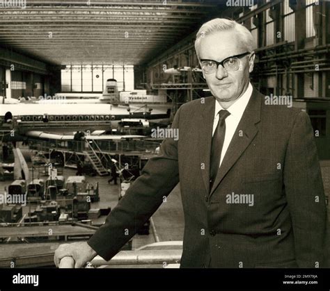 Dr Kenneth Graham Wilkinson Ceng Fraes 1917 1998 Raes President 1972 1973 Md Rolls Royce