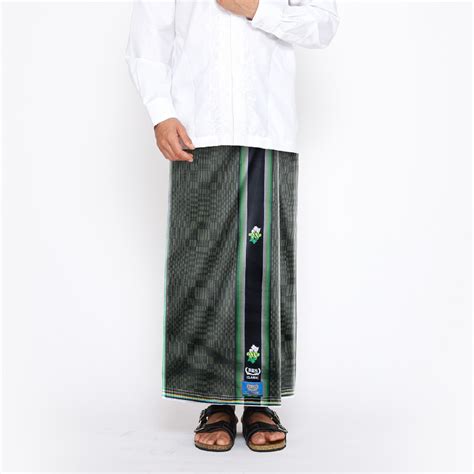 Sarung Bhs Classic Gold Motif C45 Ssa Hitam Hijau