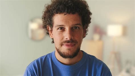 10 Traits Of An Emotionally Stunted Man Who Avoids Responsibility