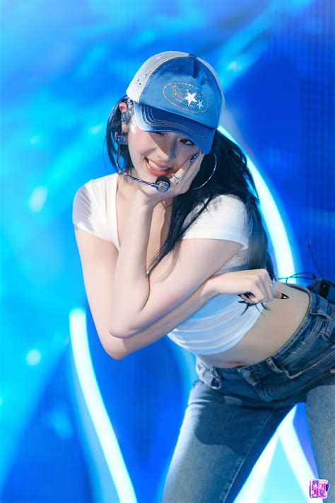 240901 Le Sserafim Yunjin Crazy 1 800 Hot N Fun At Inkigayo