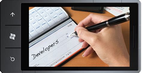 Microsoft Still Fighting For Windows Phone Developer Love And Buying