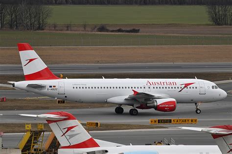Erster Airbus A320 von Air Berlin in Austrian Airlines Bemalung zum ...