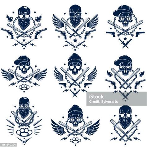 범죄 문신 공격적인 두개골 야구 박쥐와 다른 무기와 디자인 요소 벡터 세트 산적 게토 빈티지 스타일 갱 검체 또는 마피아 테마와 갱 엠블럼 Revolution에 대한 스톡