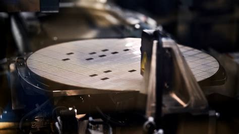 How Intel Makes Semiconductors In A Global Shortage The New York Times