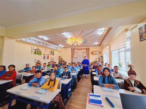 Бизнес эрхлэгч Ж Пүрэвсүрэн Үндэсний бичгийн жишиг кабинет тохижуулж өгчээ Dobu Mn