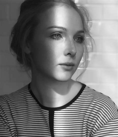 50 Molly Quinn Sexy And Hot Bikini Pictures Livinlavidalowcarb