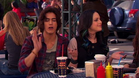 Victorious Beck Falls For Tori