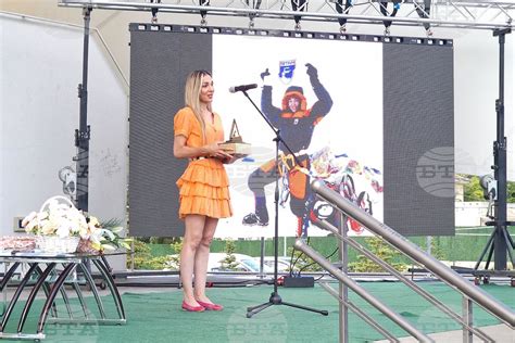 Първото нещо което направих на върха е да развея българското знаме