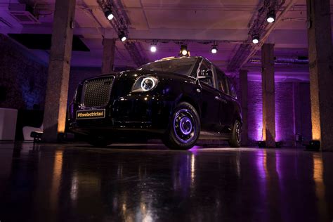 Electrified Tx London Taxi Cab Debuts With 70 Mile Ev Range Carscoops
