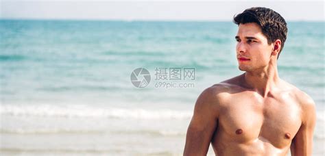微笑的快乐的英俊的感男人的肖像高清图片下载 正版图片506565684 摄图网