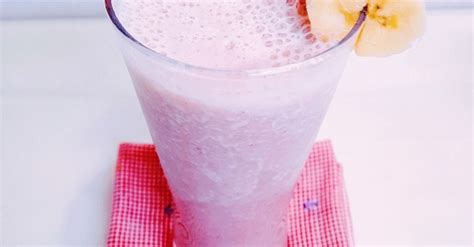 딸기 바나나 쉐이크 딸기와 바나나는 찰떡궁합 휘리릭 갈아내기만 하면 되는 초간단 레시피 딸기 바나나 쉐이크 딸기와 바나나는 찰떡궁합 휘리릭 갈아내기만 하면 되는 초간단 레시피