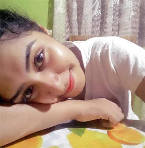 Sri Lankan Hot Girls ලංකාවේ සරාගී කෙල්ලෝ Facebook