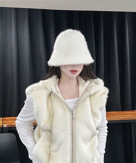 겨울 신상할인 소량빠른배송2color밍크 퍼후드 조끼 퍼자켓 베스트 하이퀄리티 에이블리