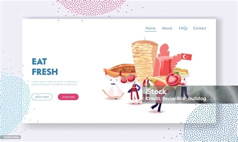 전통 터키 요리 웹 사이트 방문 페이지 국립 의상을 입은 사람들과 관광객들이 거대한 샤와르마 과자 음료 및 피타 접시 웹 페이지 배너를 돌아다닌다 만화 플랫 벡터 일러스트