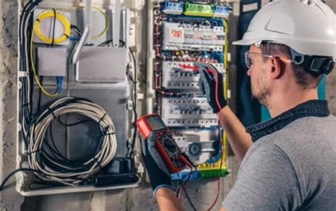 Empresas Y Fábricas Importancia De Hacer Mantenimiento Eléctrico