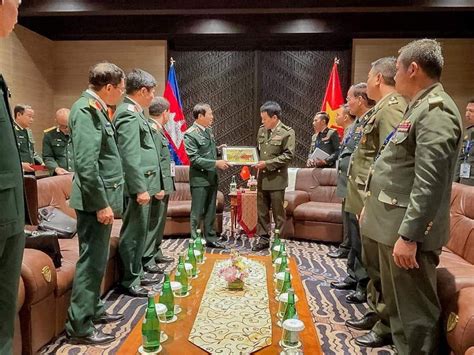 អគ្គមេបញ្ជាការកងយោធពលខេមរភូមិន្ទ ជួបទ្វេភាគីជាមួយប្រធានអគ្គសេនាធិការកងទ័ពប្រជាជនវៀតណាម